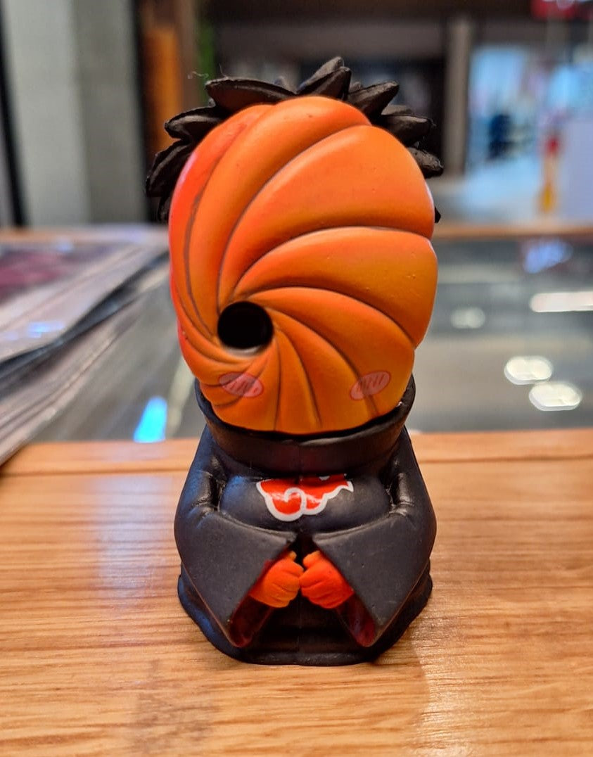 Naruto - Tobi sitting mini figurine — Adilsons